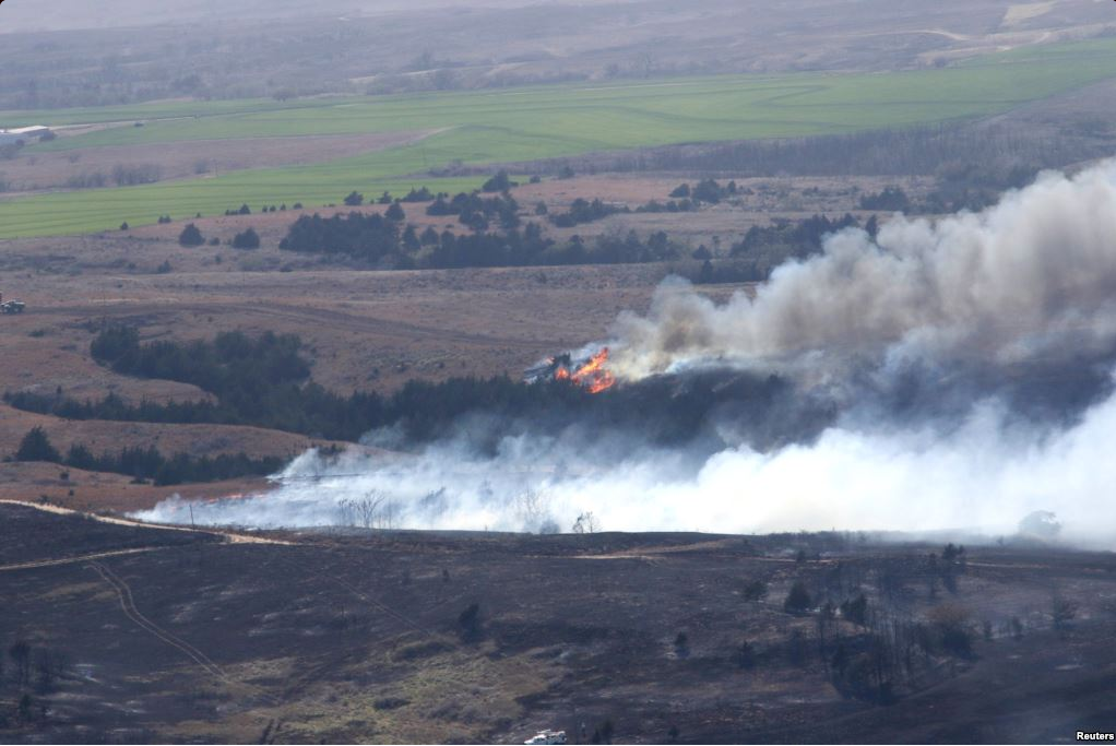 Crews fighting Kansas wildfires get assist from snow, rain