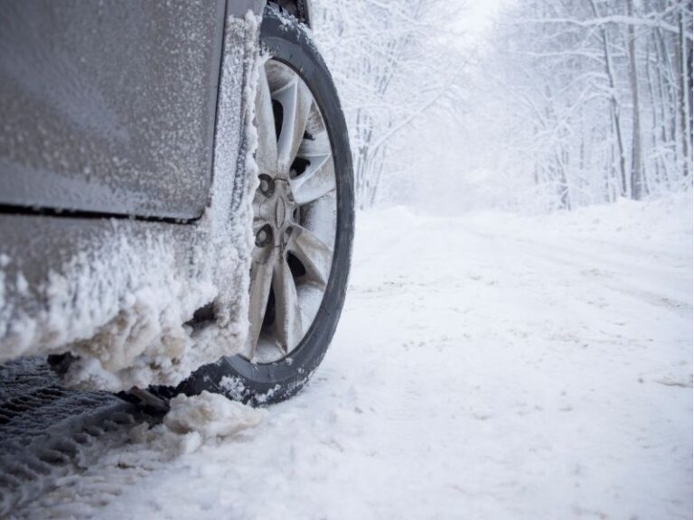 Early season snow in Ontario, Quebec leads to 220+ auto collisions. Who ...
